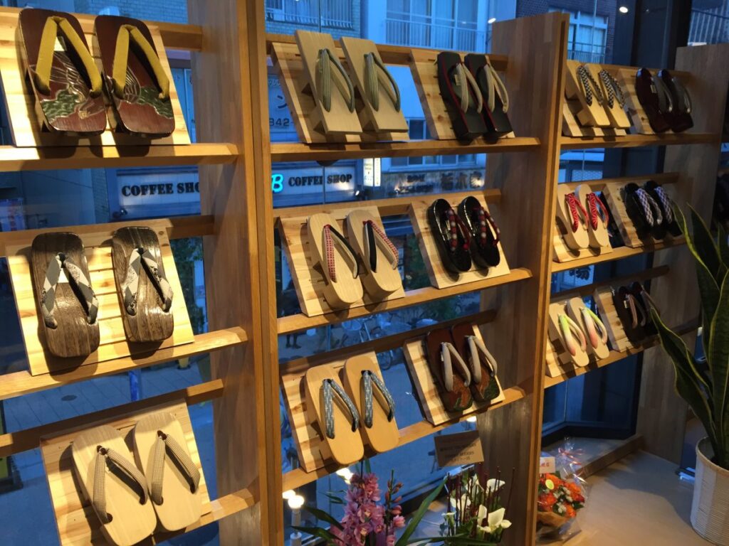 Types of traditional Japanese footwear | Tsujiya Honten International